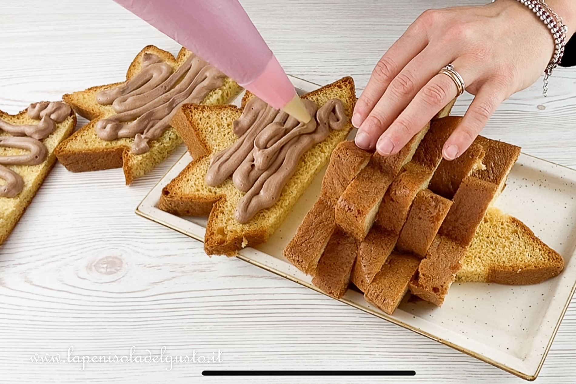 Riccio di pandoro: con mousse al cioccolato facilissima!